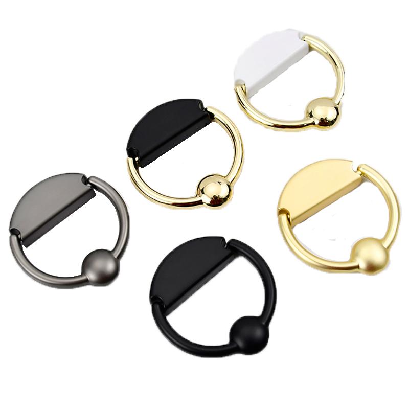 ・素材: 亜鉛合金・スタイル: 多様・カラー展開: 六角浮き彫りブラック、六角浮き彫りゴールド、六角浮き彫りグレー、六角ブラック、六角ゴールド、六角クローム/グレー、ドロップ型ヘアライン、ドロップ型ゴールド、ドロップ型クローム/グレー、U字...