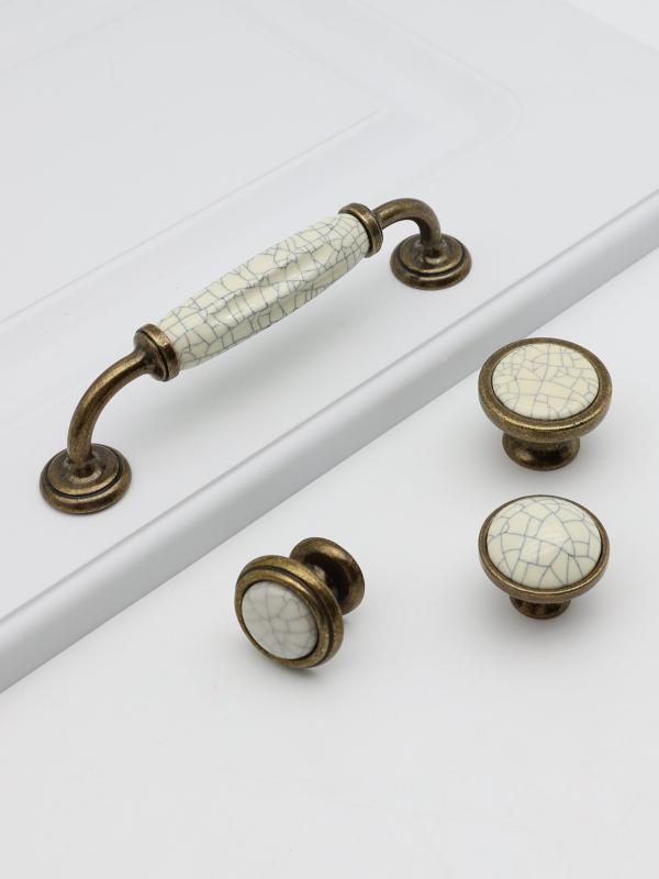 ・スタイル: 現代的ミニマリスト・孔間隔: 96mm、128mm・素材: 亜鉛合金・用途: 扉用・取っ手タイプ: 表面取り付け