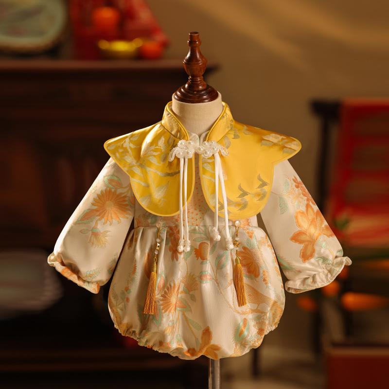 ・生地: 織錦緞・素材: ポリエステル・裏地: 綿・対象年齢: 3ヶ月、6ヶ月、9ヶ月、12ヶ月、18ヶ月、2歳・規格: Bクラス・厚さ: 通常・袖丈: 長袖・柄: トーテム・性別: 女の子・参考身長: 66cm、73cm、80cm、90cm