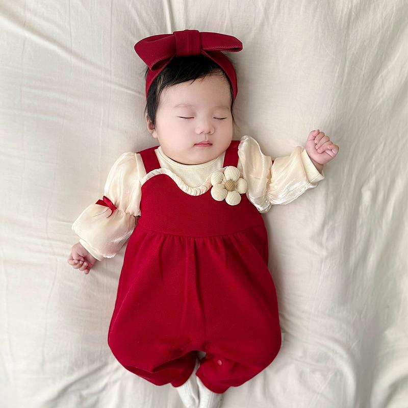 ・スタイル: プリンセス・生地: 綿ポリエステル・素材: 綿65%、その他35%・対象年齢: 3ヶ月, 6ヶ月, 9ヶ月, 12ヶ月, 18ヶ月, 2歳, 新生児・タイプ: ロンパース・袖丈: 長袖・前開き: スナップボタン・性別: 女の子...