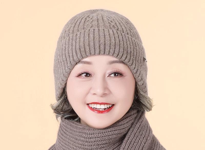 ・スタイル: カジュアル・: リベット装飾・帽子の形状: ラウンドトップ・対象: 中年、高齢者・シーン: ショッピング・つばの形状: つばなし・年齢層: 40歳以上・生地機能: 柔らかな着心地・種類: ニット帽・主な素材: ラビットファー混...