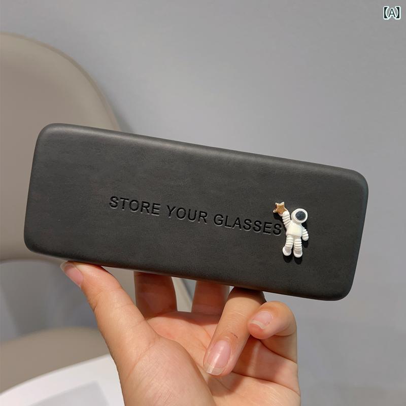 ・カラー展開: レトロブラックリトルアストロノート、レトログレイリトルアストロノート、レトロブルーリトルアストロノート、プリーツブルーリトルアストロノート、プリーツホワイトリトルアストロノート