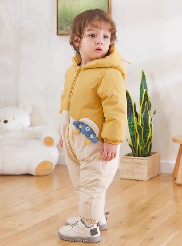 ・スタイル: カジュアル・ダウン含有量: 90%・表地: ポリエステル・素材構成: ポリエステル・ダウン比率: 85%〜90%未満・中綿: ダウン・着用シーズン: 冬・対象年齢: 3ヶ月、6ヶ月、9ヶ月、12ヶ月、18ヶ月、2歳・等級: ・...