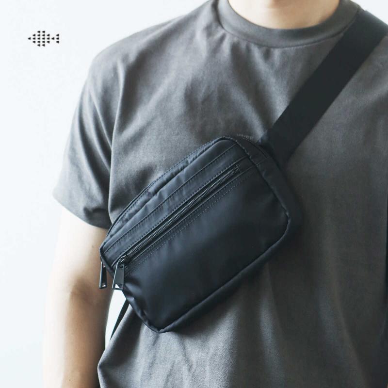 ・流行要素: ステッチ・スタイル: スポーツ・バッグの硬さ: ソフト・裏地素材: ポリエステル・ショルダーストラップ: シングル・対象: 若年層・留め具の種類: ファスナー・適用シーン: カジュアル・状態: 新品・タイプ: ショルダーバッグ...