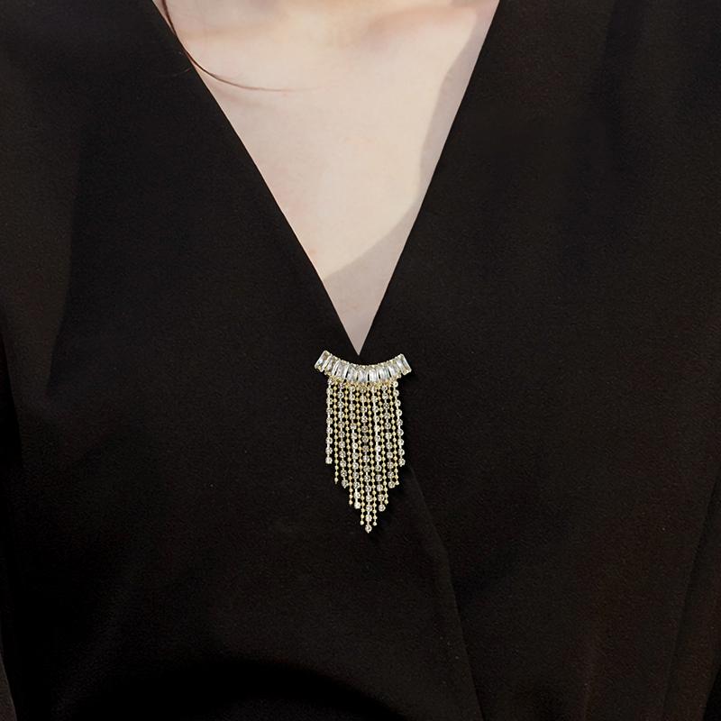 ・スタイル: 日韓・素材: 合金、銀メッキ、金メッキ・商品タイプ: アクセサリー・対象性別: 女性・象嵌素材: 金メッキ人工宝石、半貴石・カラー: ゴールド、ブラックブルー