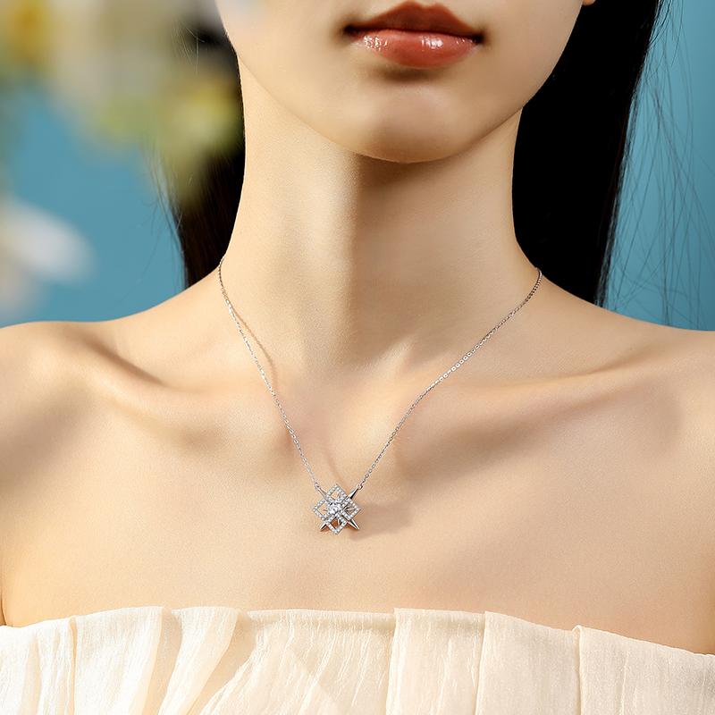 ・主な素材: 合成キュービックジルコニア、ラインストーン