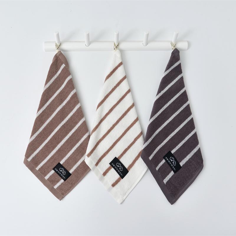 ・柄: 無地・カラー展開: グレー、ブラウン、ホワイト・製品重量: 50g・サイズ: 35x35cm・カテゴリ: フェイスタオル・適用シーン: 全般・適用対象: 男性・素材: 綿