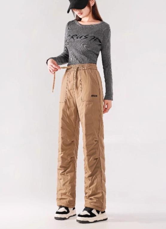 ・腰タイプ: ハイウエスト・丈: ロング丈・素材: ナイロン・着用方法: アウター着用、インナー取り外し不可・ダウン含有量: 90%〜95%未満・対象年齢: 25〜29歳・詰め物: ダウン・スタイル: ストレート・伸縮性: 中程度・厚さ: ...