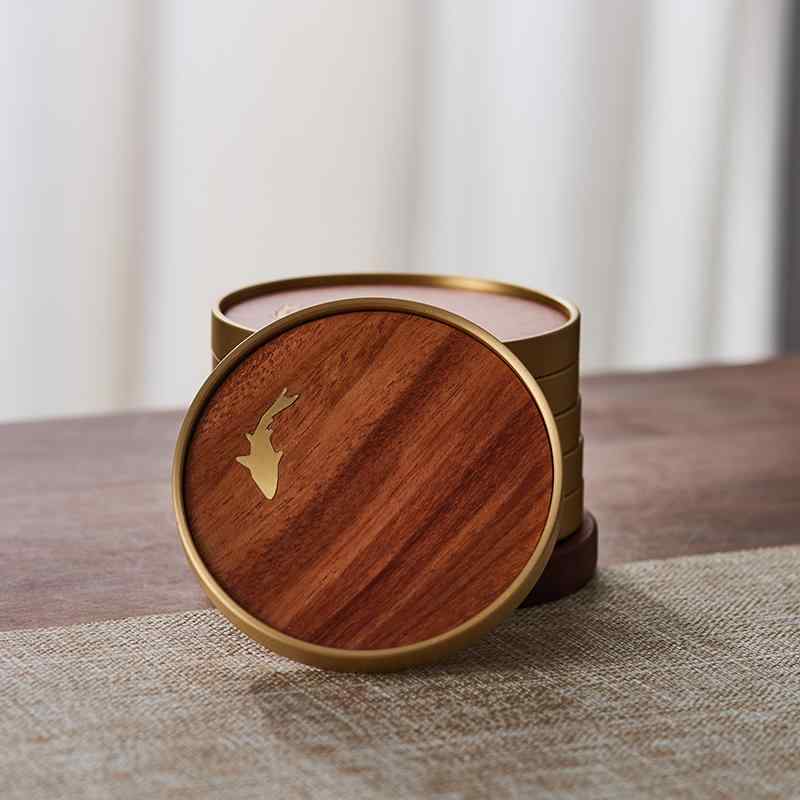 ・流行エレメント: レトロ・スタイル: 中華風・形状: 円形・素材: 木・適用シーン: 一般・カラー展開: 黒檀銅木コースターセット、花梨銅木コースターセット、黒檀魚埋め込み銅木コースターセット、黒檀杏葉埋め込み銅木コースターセット、花梨魚...