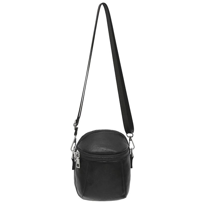 ・素材: PU・素材加工: ソフト加工・開閉タイプ: ファスナー・柄: 無地・スタイル: ストリートカジュアル・形状: 縦型スクエア・要素: ステッチ・カラー展開: ブラック, ブラウン・内部構造: ファスナーポケット・持ち方: 斜めがけ、...