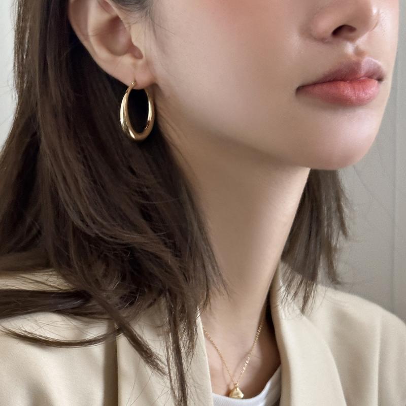 ・スタイル: 日韓・数量: 1ペア・タイプ: 耳環・金属素材: 925シルバー・素材: シルバーアクセサリー・柄: 幾何学模様・性別: 女性・カラー展開: ブラック大、シルバー大、ゴールド大、ブラック小、シルバー小、ゴールド小