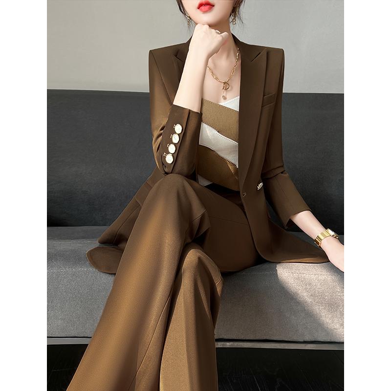 ・スタイル: 通勤・シルエット: スリムフィット・ディテール: ボタン、ポケット・主な素材: ポリエステル92%、ポリウレタン8%・袖タイプ: レギュラー・対象年齢: 35～39歳・袖丈: 長袖・ネックライン: テーラードカラー・着丈: レ...