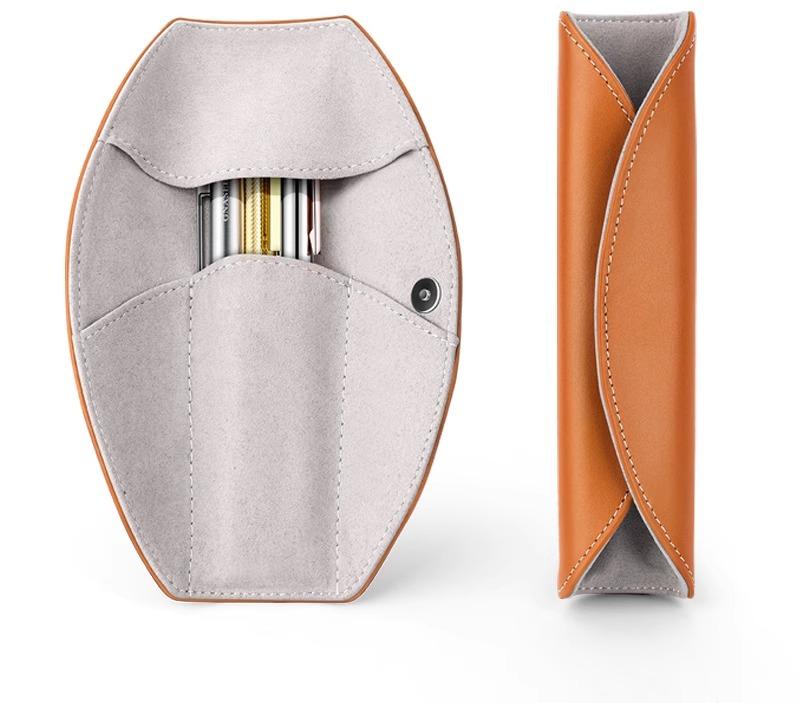 ・素材: 真皮・柄: 無地・カラー展開: ブラック、ブルー、オレンジ