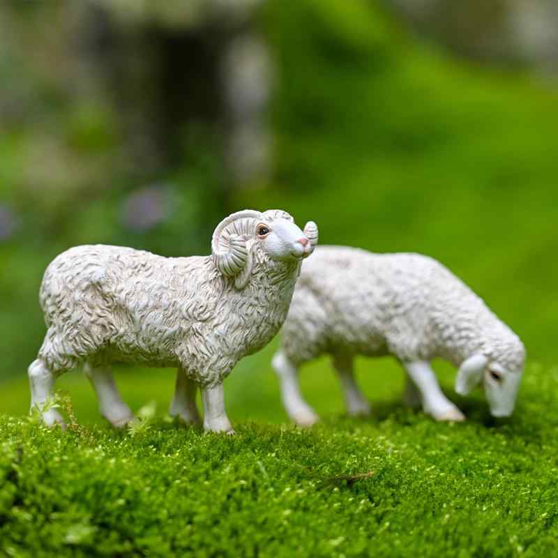 ・スタイル: 田園・モチーフ: 動物・タイプ: 卓上置物・素材: 樹脂・用途: 贈答用・設置場所: リビング・種類展開: うつむく母羊、歩く母羊、リアル雄羊、セット1 (A+B)、セット2 (A+C)、セット3 (B+C)、子羊3匹セット、...