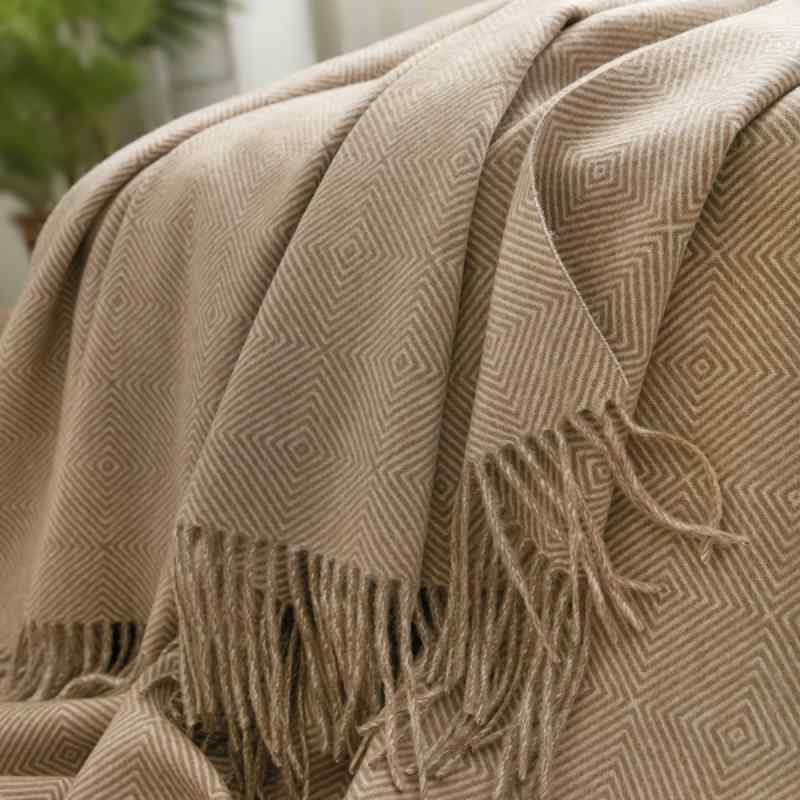 ・機能: 保温・素材: ウール・柄: チェック・スタイル: ライトラグジュアリー・サイズ: 150cm x 200cm・カラー展開: 回形格・ミルクコーヒーブラウン, ライトカーキフルチェック, オレンジカーキ大チェック, ブラウンイエロー...