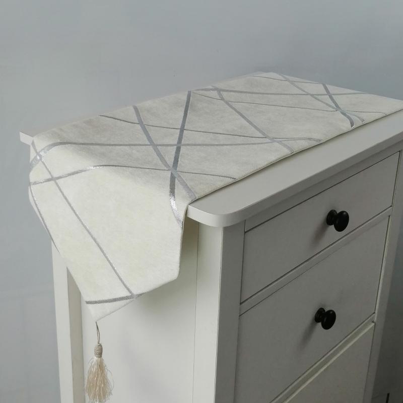 ["・素材: シェニール","・柄: ストライプ","・スタイル: シンプルモダン","・カラー展開: オフホワイト、グレー、コーヒー","・サイズ展...