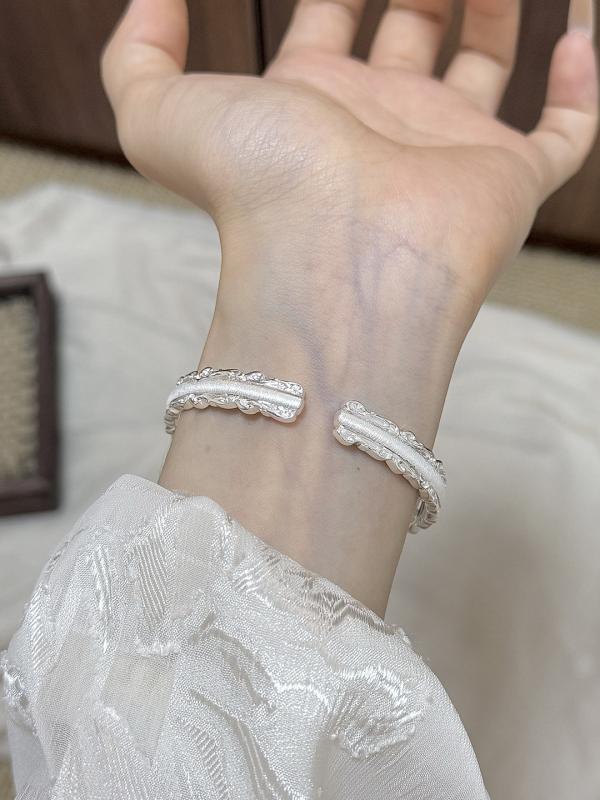 ・素材: 99足銀・商品タイプ: アクセサリー