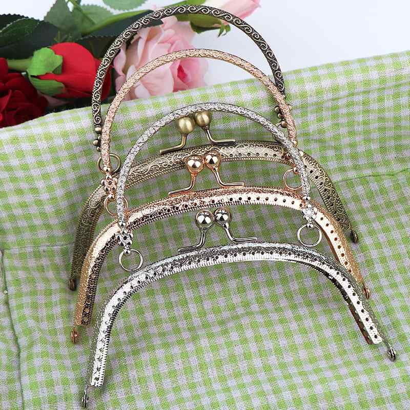 ・カラー展開: ゴールド、シルバー、ブロンズ、ガンメタル