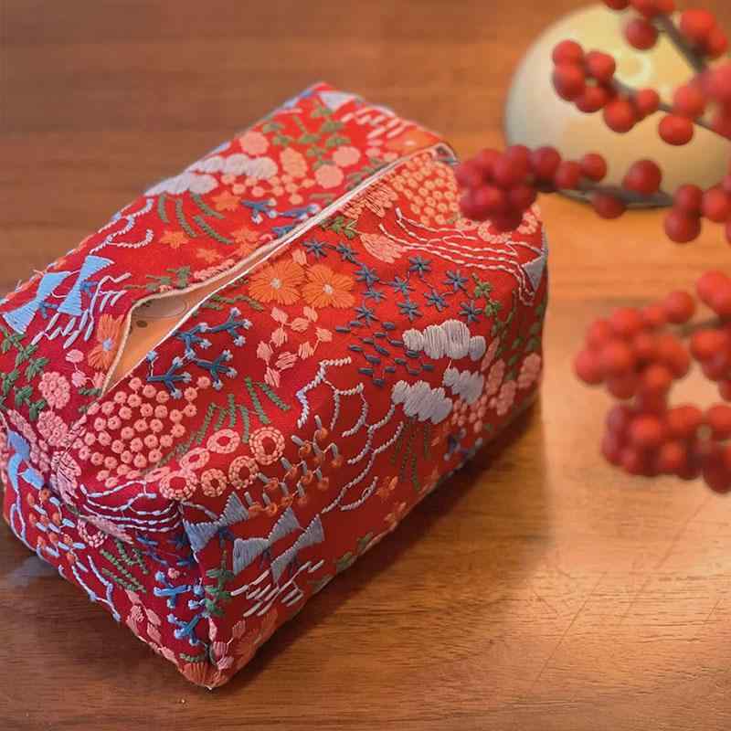 ・流行要素: 田園風・スタイル: 和風・主な素材: 十字刺繍・適用対象: 詰め替えティッシュ・製品: ティッシュケース・適用空間: 部屋、リビング・カラー展開: 花海レッド、花海ベージュ、花海ネイビー