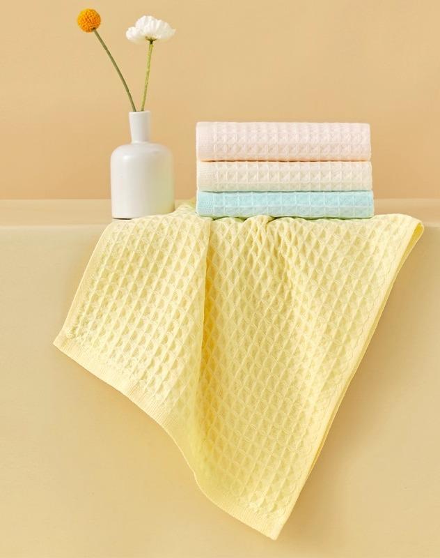 ・素材: 綿・柄: 無地・カラー展開: ピンク、ブルー、イエロー、アイボリー、ローズ、エメラルドグリーン、スカイブルー、ダークブルー・重さ: 60g・吸水性: 5秒以内・サイズ: 76x34cm、76x36cm・種類: フェイスタオル