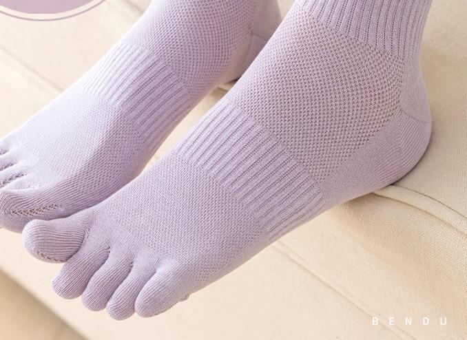 ・ソックス機能: 5本指ソックス・サイズ: フリーサイズ・柄: 無地・スタイル: シンプル・性別: 女性・カラー展開: ホワイト、カーキ、ライトグレー、ライトパープル、ブラック、ピンク、マスタード、ライトグリーン、ライトブルー、オレンジレッ...