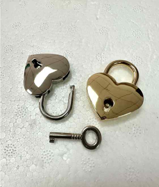 ・カラー展開: シルバー、ライトゴールド・種類: 金具