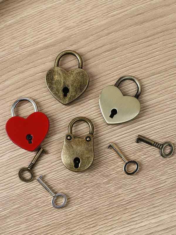 ・カラー展開: 愛心鎖-浅金色、愛心鎖-赤、愛心鎖-シャンパンゴールド、愛心鎖-古銅色、小熊鎖-古銅色