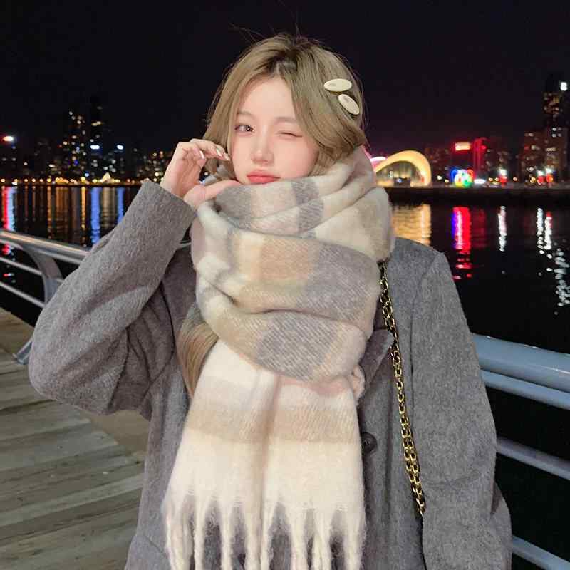 ["・スタイル: 韓国 ・種類: マフラー、スカーフ ・詳細: フリンジ ・素材: フェイク ・幅: 40cm ・対象: 学生、ティーン、若者 ・長さ: 200cm ・形状: 長方形 ・機能: 保温 ・柄: チェック ・性別: レ...