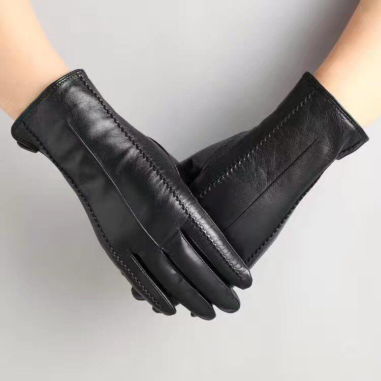 ["・スタイル: 分指手袋・素材: 羊皮・対象: 少年、カップル、20-39歳、40-59歳、60歳以上・性別: 女性・サイズ展開: M, L・カラー展開: ブラック (タッチ裏地), ブラック (ベルベット裏地)"]