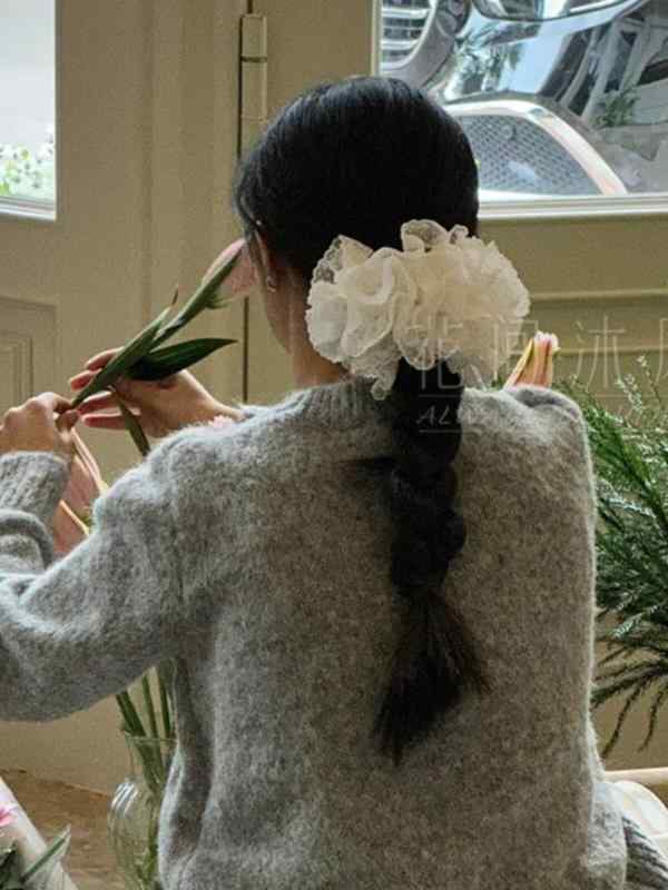 ・スタイル: フレンチ・主な素材: レース・カテゴリ: ヘアゴム・カラー展開: 白月光