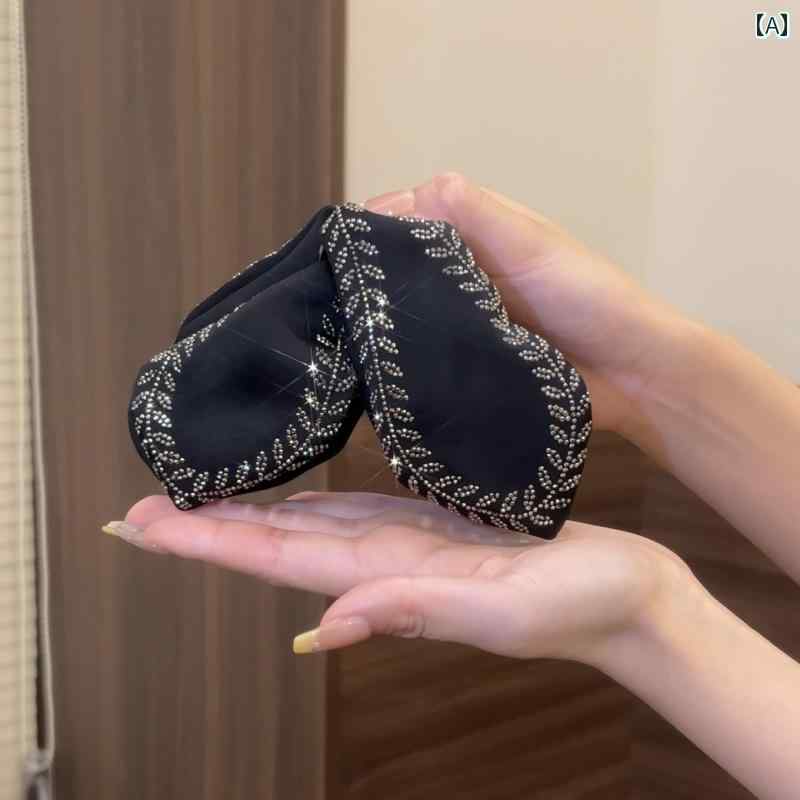 ・スタイル: 日韓風・主な素材: 布製・カテゴリ: ヘアクリップ・装飾素材: なし・サイズ: 13cm・カラー展開: 麦穂サテン、水鑽金標（ブラック、グレー）、フレンチサテン（ビーズ、ラインストーン）、軽奢（ブラック、アイボリー）