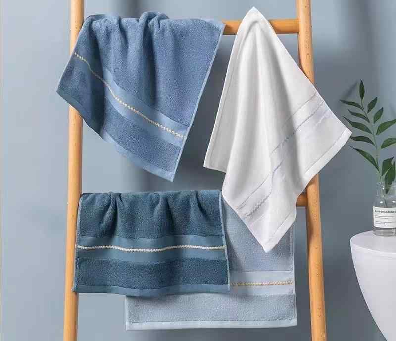 ・カテゴリ: ハンドタオル・素材: 竹繊維・柄: 無地・カラー展開: 孔雀ブルー, レイクブルー, スカイブルー, クラシックホワイト・サイズ: 35x35cm・重量: 60g