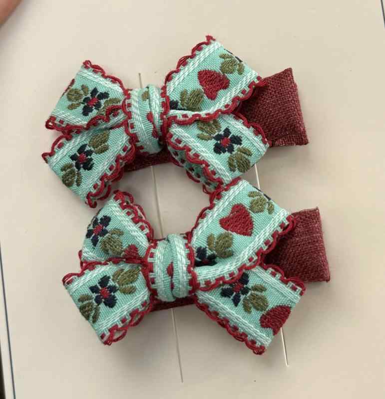 ・スタイル: 可愛い・性別: 女性・カラー展開: ピンク蝶結び、紫ピンククリップ、青緑蝶結び、茶赤クリップ、灰蝶結び、草緑クリップ、白蝶結び、黒クリップ、灰カーキ蝶結び、紫クリップ