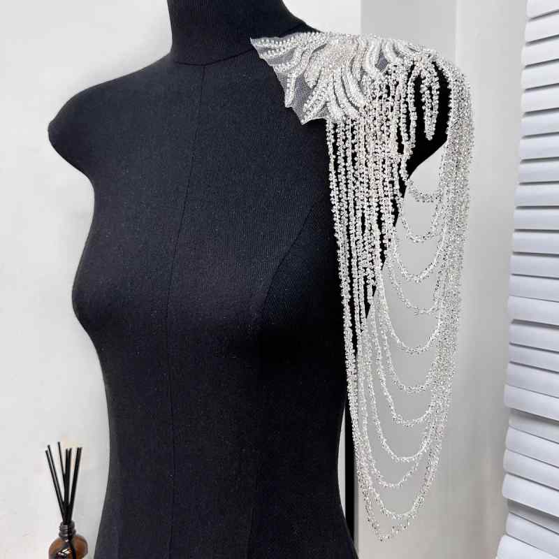 ・カラー展開: ゴールド、ブラック、シルバーホワイト