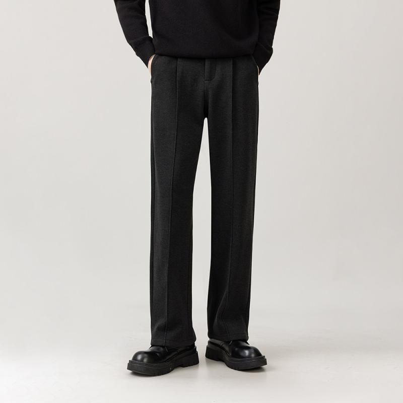 ・パンツタイプ: ストレート・スタイル: ビジネスカジュアル・主な素材: ポリエステル68.2%、レーヨン25.1%、ポリウレタン5.7%、ウール1%・柄: 無地・カラー展開: ブラックグレー, ベージュグレー, ヴァンダイクブラウン・サイ...