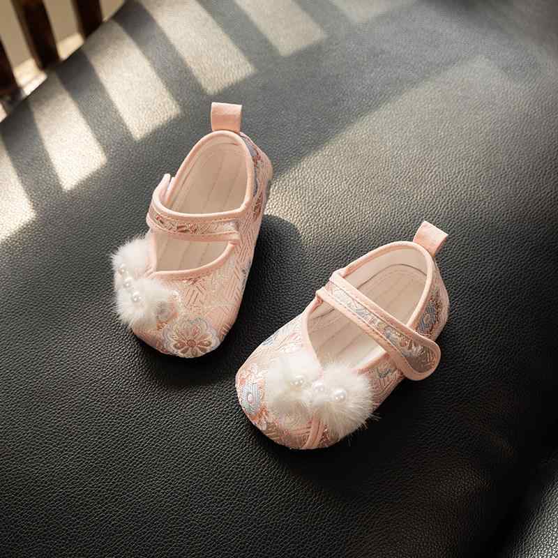 ・スタイル: 中国風・付属素材: 織物・サイズ: 11.5, 12, 12.5, 13, 13.5・アッパー素材: 織物・対象年齢: 10ヶ月から2.5歳・対象: 子供・柄: 植物花柄・性別: 女の子・カラー展開: ピンク、レッド