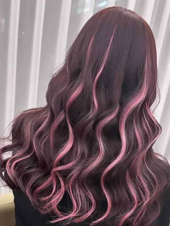 ・商品種類: 第三世代折り目なしフェザーエクステ・特徴: ハイライト、イヤリングカラー・ベース素材: PU接着剤・髪素材: 人毛・耐熱温度: 230℃・長さ: 50cm・固定方法: フック編み・グラデーションタイプ: ハイライト・1本あたり...