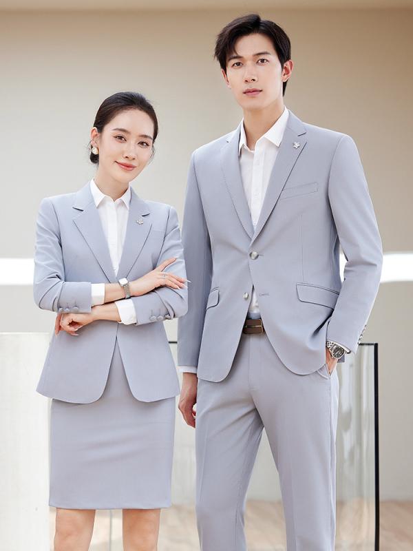 ・スタイル: ビジネス、フォーマル・主な素材: ナイロン 81.2%、化学繊維混紡・前立て: シングル1ボタン・襟の形: ノッチドラペル・ベント: センターベント・フィット感: スリムフィット・厚さ: 普通・詳細: ボタン装飾・カラー展開:...