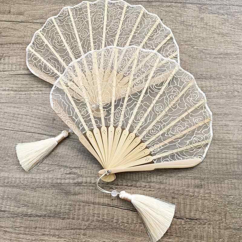 ・流行要素: レトロ・カラー: 刺繡ローズ・扇面素材: レース・扇面形状: 扇形・扇面工芸: 刺繡・扇骨素材: 竹・扇子タイプ: 日用扇・対象: 大衆