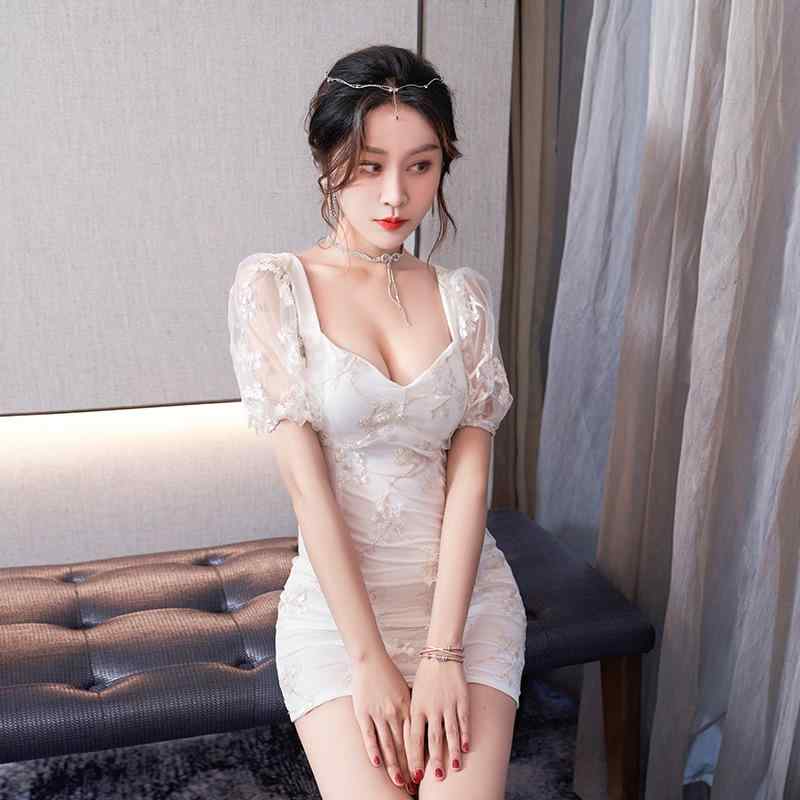 ・カテゴリ: ワンピース・スタイル: ベーシック、コンサバ、通勤、アーバン・主な素材: ポリエステル70〜80%・ネックライン: Vネック・袖丈: 半袖・袖の形状: パフスリーブ・スカート丈: ミニ丈・スカート形状: タイトスカート・ウエス...