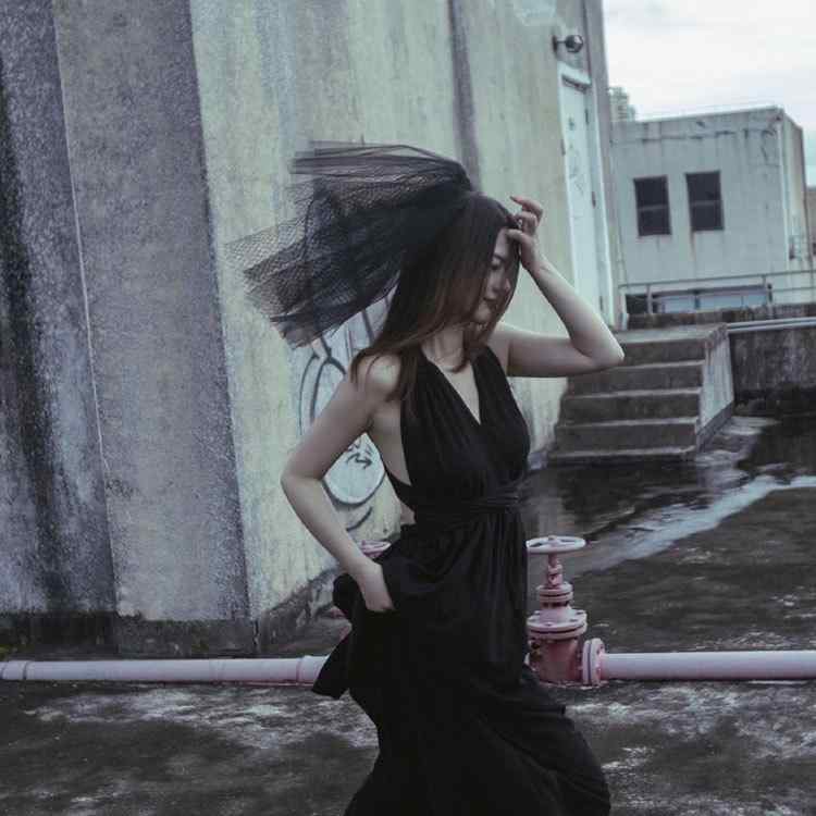 ・カテゴリ: ヘアアクセサリー・スタイル: 個性的、レディース・素材: 紗・形状: ヘアコーム・種類: ケープ風・要素: メッシュ・カラー展開: ホワイト、ブラック・おすすめシーン: 結婚式、誕生日、旅行の記念