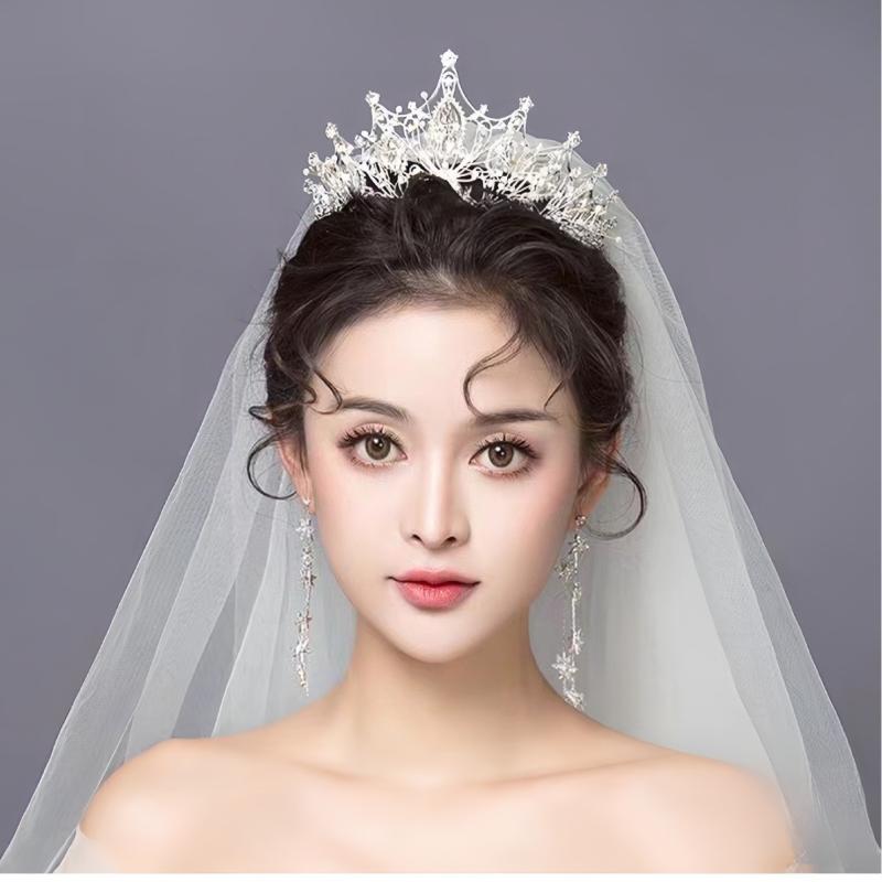 ・カテゴリ: ヘアアクセサリー・スタイル: プリンセス、シンプル、フェミニン・素材: 合金・対象: レディース・形状: 王冠・加工: ハンドメイド・装飾: クリスタル・カラー展開: シルバー、シャンパン、ベール・用途: 結婚式、誕生日、記念日