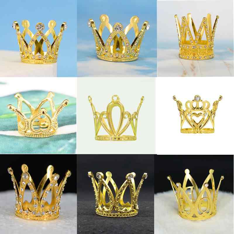 ・カテゴリ: ヘアアクセサリー・スタイル: レトロ・素材: 合金・対象: 子供・: クラウン・加工: 電気メッキ・装飾: ラインストーン・カラー展開: ゴールド、ローズゴールド、シルバー・サイズ展開: 大、小・要素: シンプル