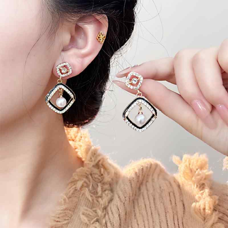 ・カテゴリ: ピアス・イヤリング・スタイル: シンプル、ファッション、通勤・素材: 合金・加工: メッキ・: ジオメトリック、四角形・カラー: パール、ラインストーン・対象: レディース