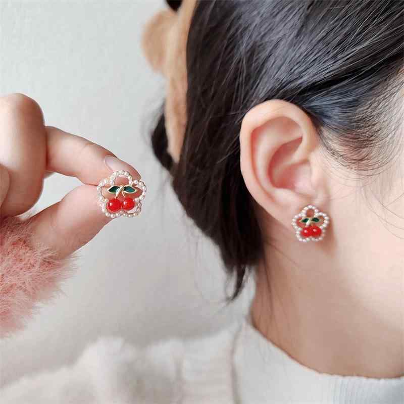 ・カテゴリ: ピアス・イヤリング・素材: 合金・加工: メッキ・カラー: チェリー・モチーフ: さくらんぼ・スタイル: フェミニン・ガーリー・対象: レディース