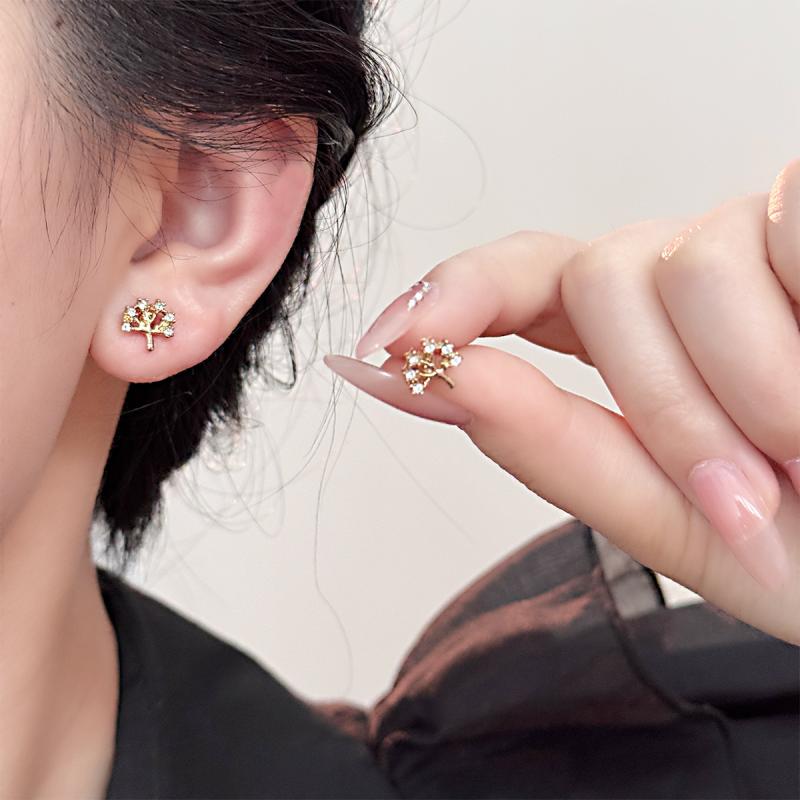 ・カテゴリ: ピアス・素材: 合金・加工: メッキ・モチーフ: リーフ、ツリー・スタイル: 韓国、フェミニン・対象: レディース