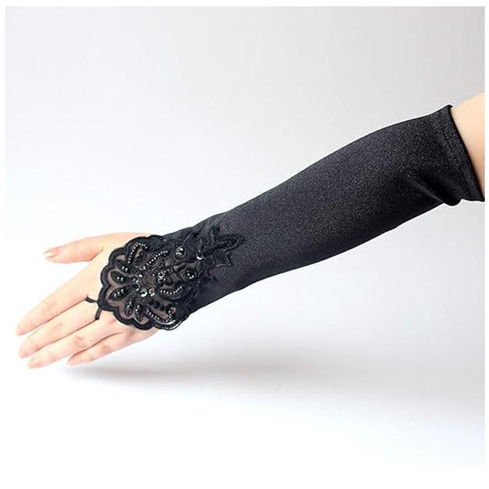 ・カテゴリ: 手袋・スタイル: ミトン・主な素材: サテン・加工: 刺繍・カラー: ブラック