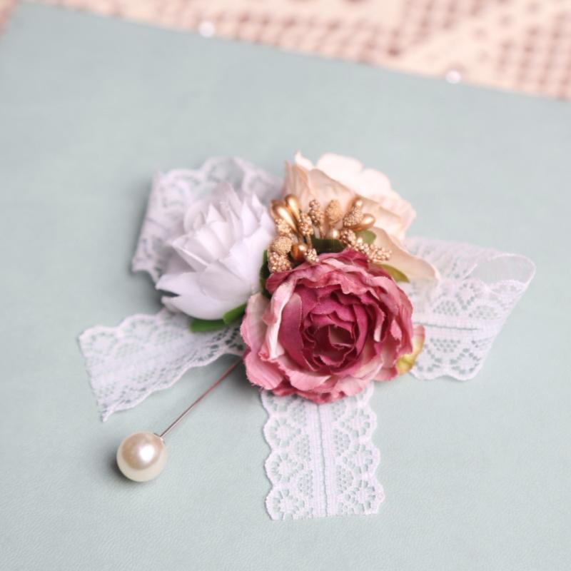 ・スタイル: 欧風・使用シーン: ウェディング・製法: ハンドメイド・バリエーション: コサージュ、リストブーケ・サイズ: 8×12cm