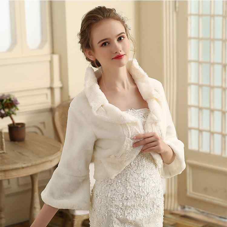 ・対象: 女性・素材: 短毛ボア・スタイル: フェミニン・柄: 無地・カラー: ホワイト・機能: 保温・: ギャザー