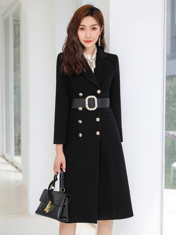 ・カテゴリ: レディースコート・主な素材: ポリエステル・素材含有率: 90%〜95%・柄: 無地・厚さ: 厚手・シルエット: スリムフィット・丈: ミドル丈（約65〜80cm）・襟の: テーラードカラー・袖丈: 長袖・袖の形状: レギュラ...